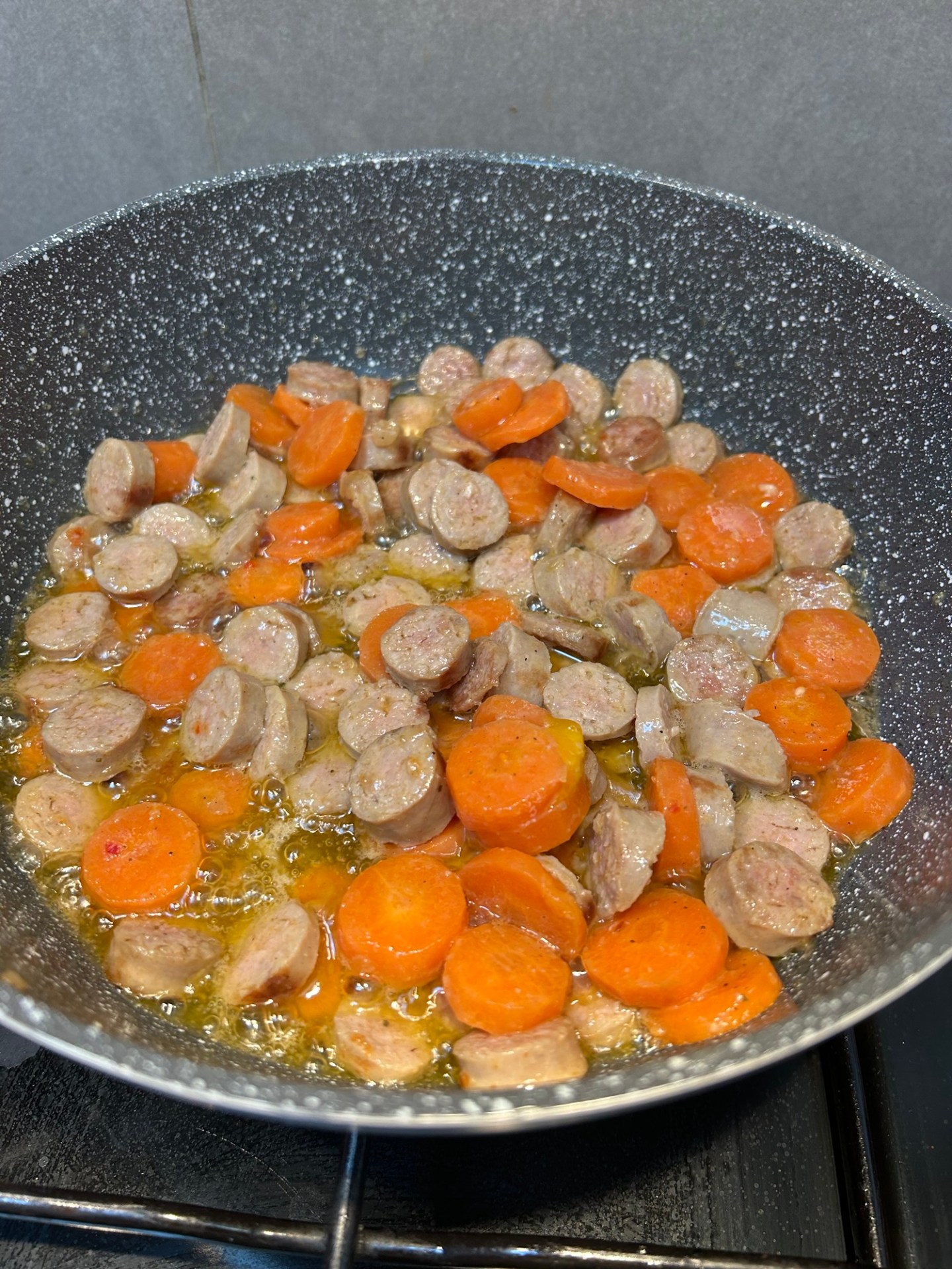 Repas facile avec des restes : Saucisse et pâtes /Easy meal with ...